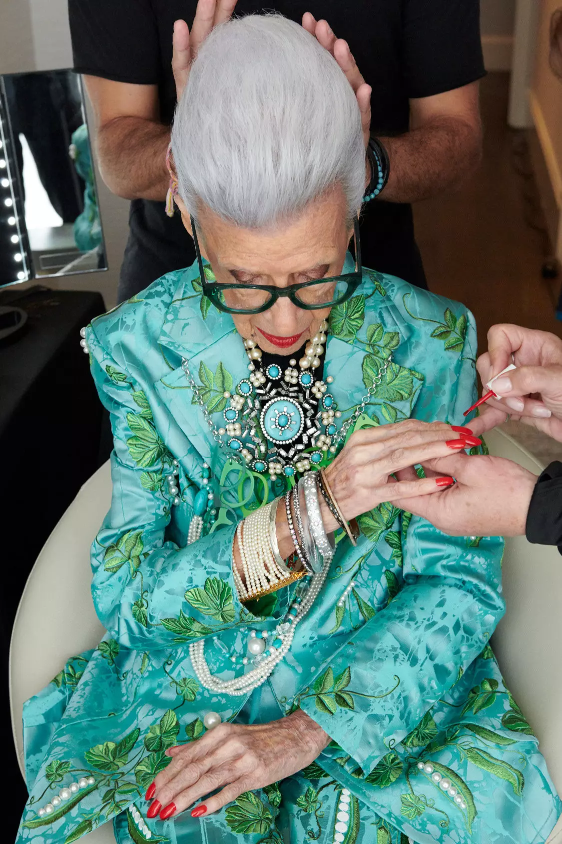 H&M sodeluje z modno ikono Iris Apfel za praznovanje njenega 100. rojstnega dne 10123_1