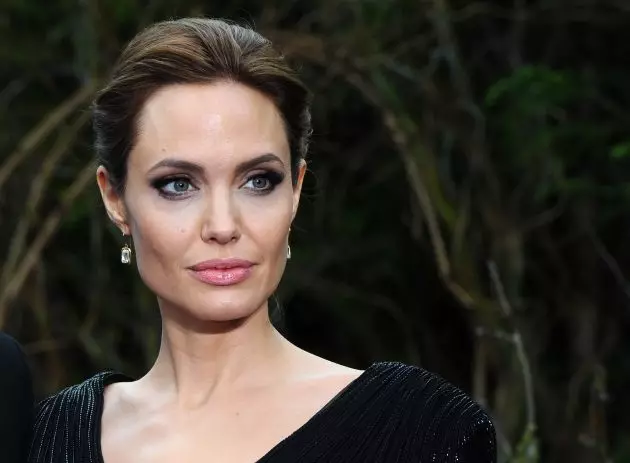 Angelina Jolie kwuru okwu banyere mgba ụmụ ya chere n'ihi na ha tolitere n'ihu ọha