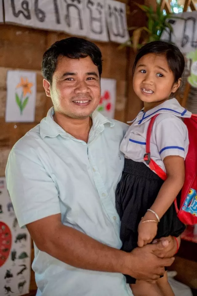 Mød de cambodjanske fædre, der opdrager den næste generation af kvindelige ledere 12404_5