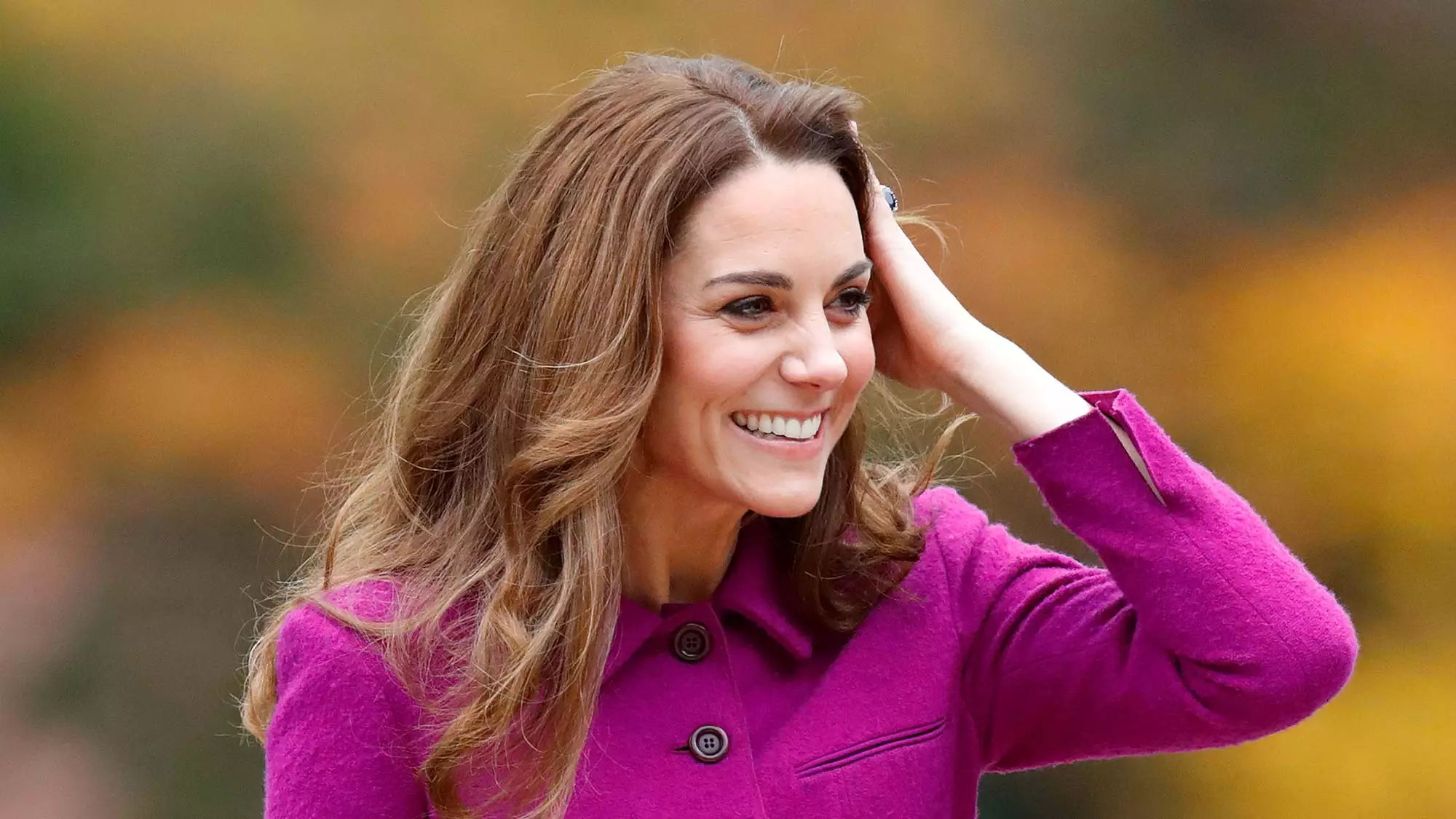 Kate Middleton ĵus estis vidita prenanta publikan transporton al reĝa engaĝiĝo