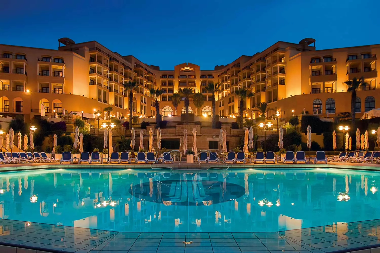 Corinthia Hotel St George's Bay, Malta: bost izarretako luxuzko familia ihesaldia 14850_4