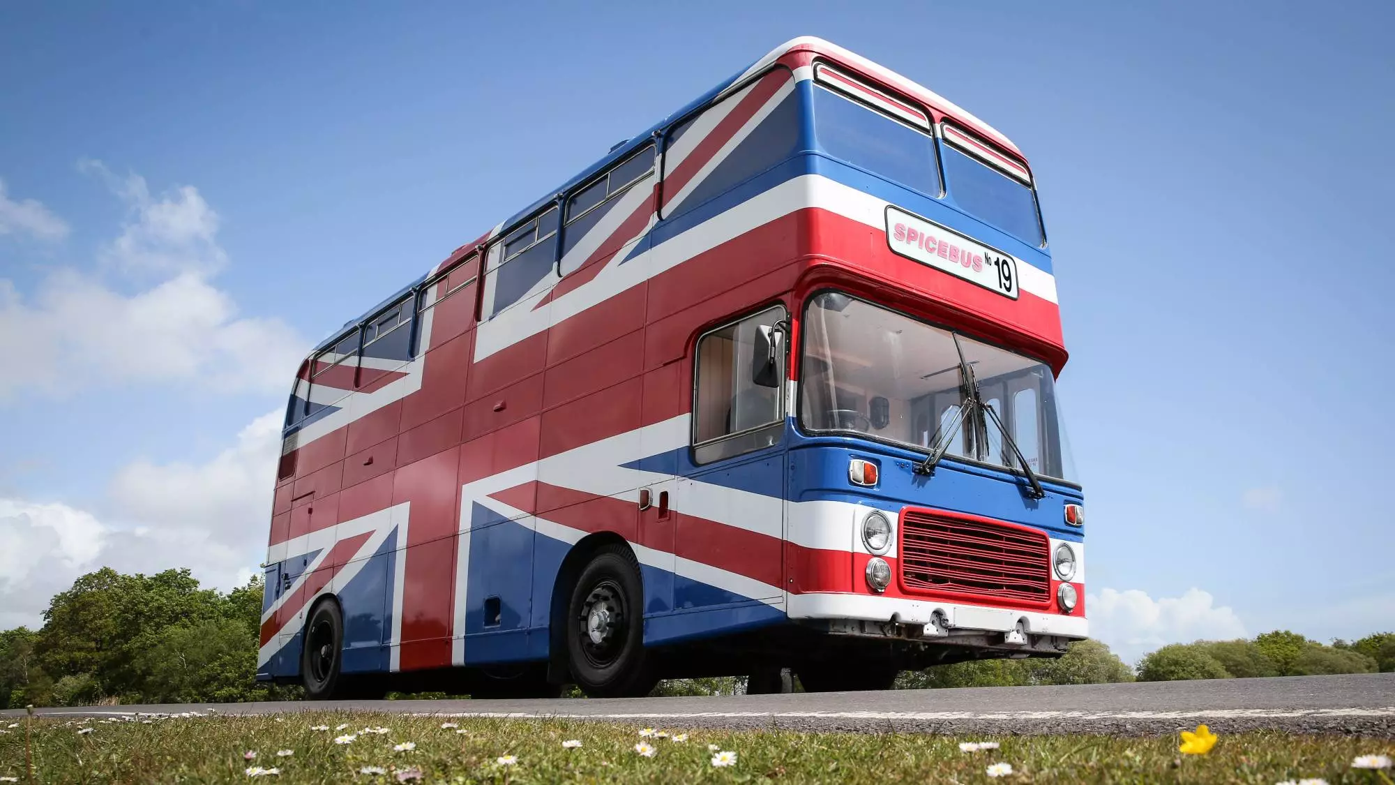 Autobusi i filmit ikonik i Spice Girls është tani një Airbnb