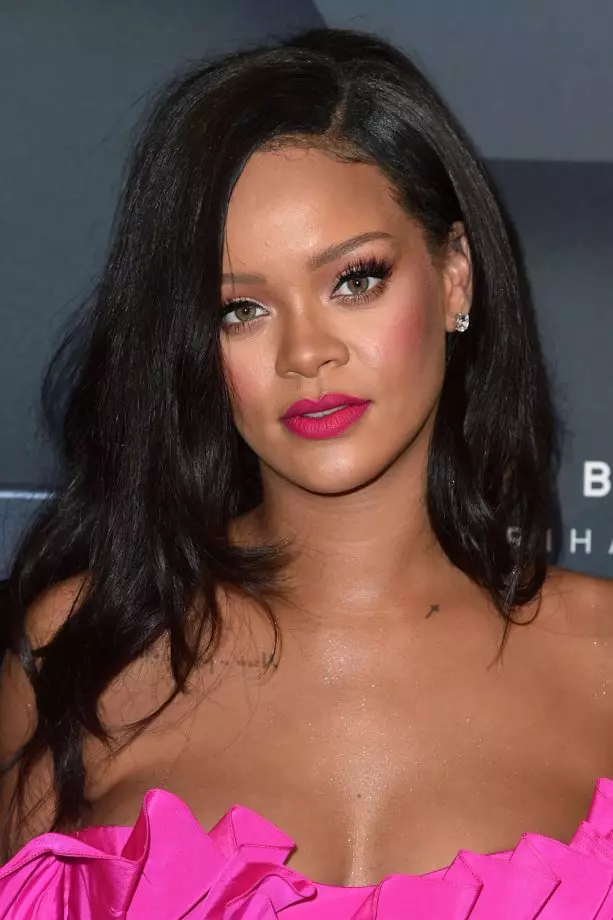 haarstyle vir lang hare Rihanna