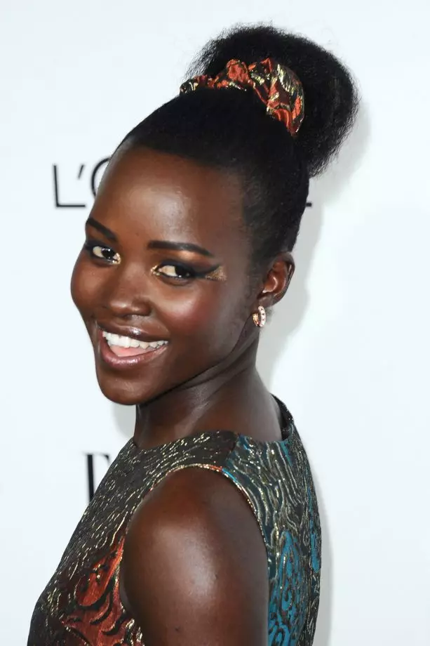 Stíleanna gruaige bainise Lupita N'Yongo