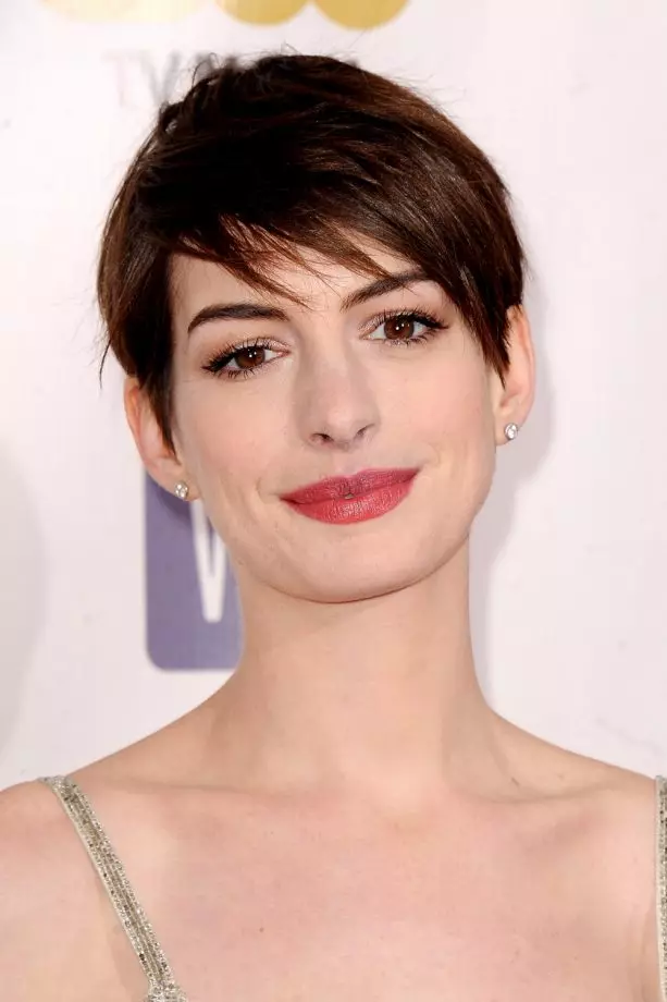 Hairstyles Tieġ Anne Hathaway