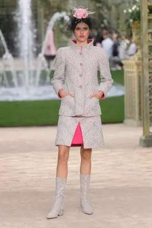 Kaia Gerber, Tweed Boots Da Yaro Paige. Anan Akwai Abubuwa 7 Da Muke So A Chanel Couture... 18511_2