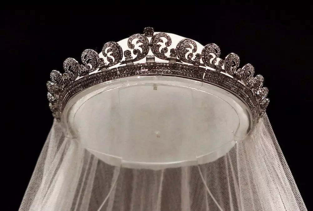 Meghan Markle lenyalo tiara