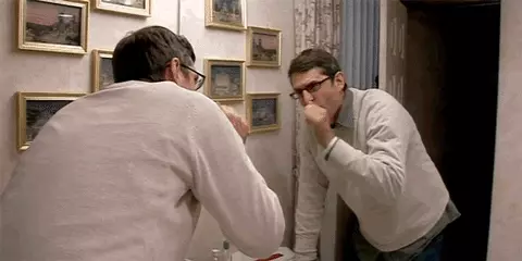 Waarom het ons allemaal om de Louis Theroux-kersttrui gaat 19123_2