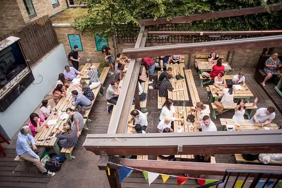 Bar atas bumbung terbaik di London: The Abbey Tavern