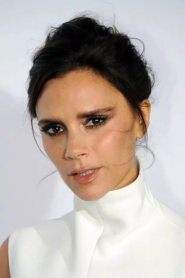 izinwele ze-brunette uVictoria Beckham