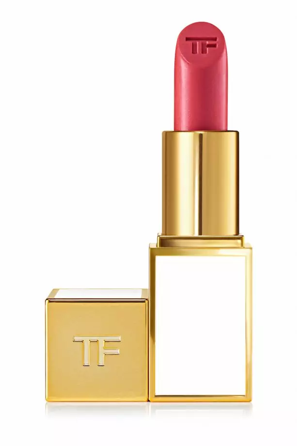 Tom maka lipstick