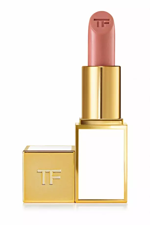 Tom maka lipstick