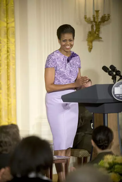 Michelle Obama | ပုံစံ အမြင့် နဲ့ နိမ့်တယ်။