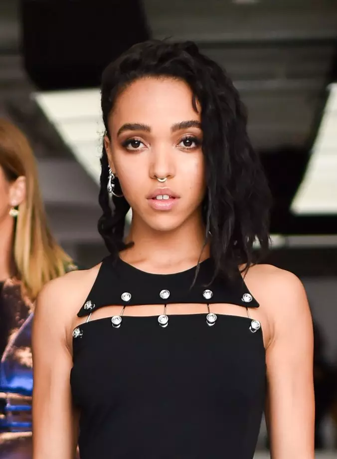 FKA Twigs හි රූපලාවන්‍ය පරිණාමය