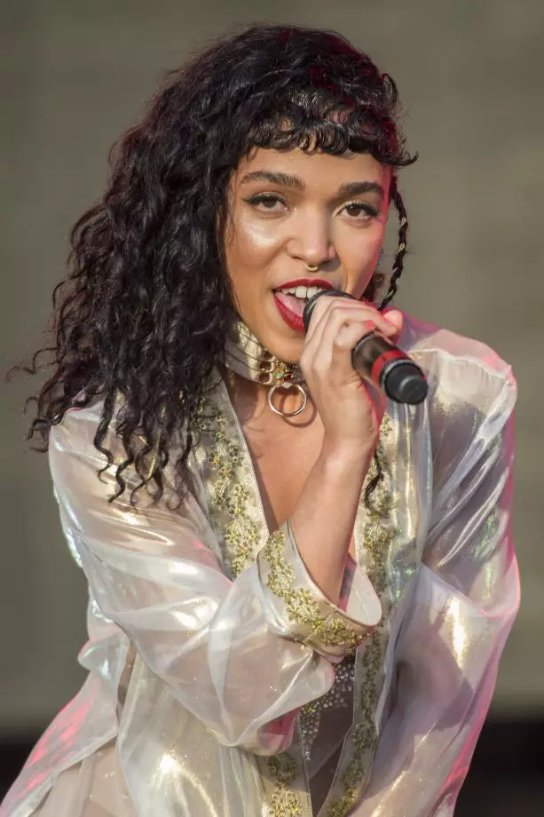 FKA Twigs ၏အလှတရားဆင့်ကဲဖြစ်စဉ်