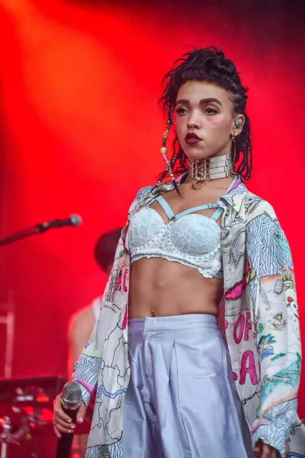 FKA Twigs හි රූපලාවන්‍ය පරිණාමය