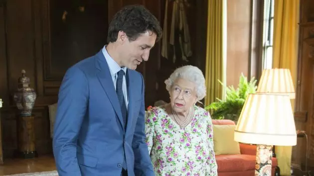 Justin Trudeau는 스코틀랜드를 방문했을 때 여왕과 농담을 나누었습니다.