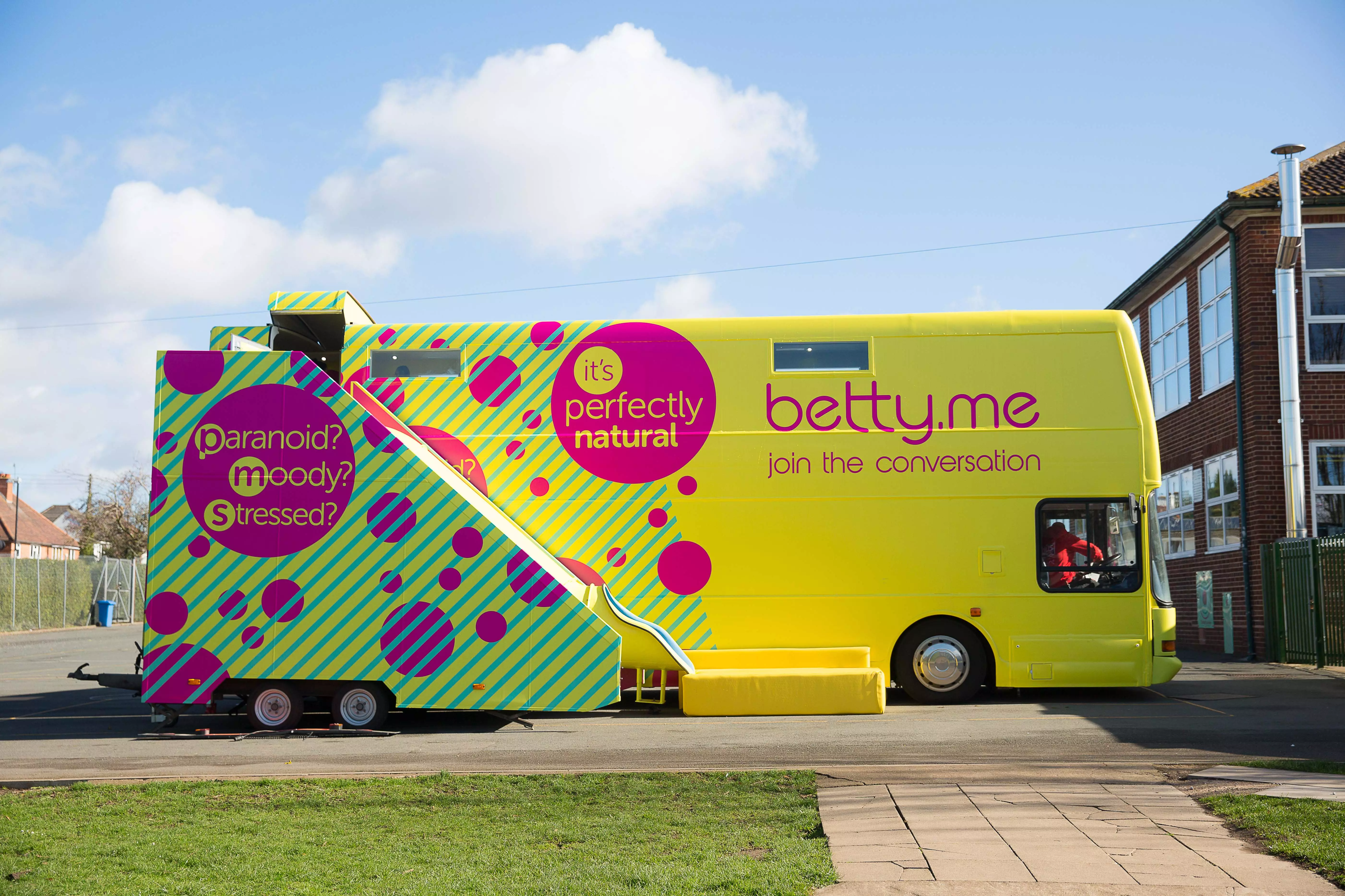 Betty for Schools : Le bus qui prend la route pour informer les filles *et* les garçons des règles 23672_2