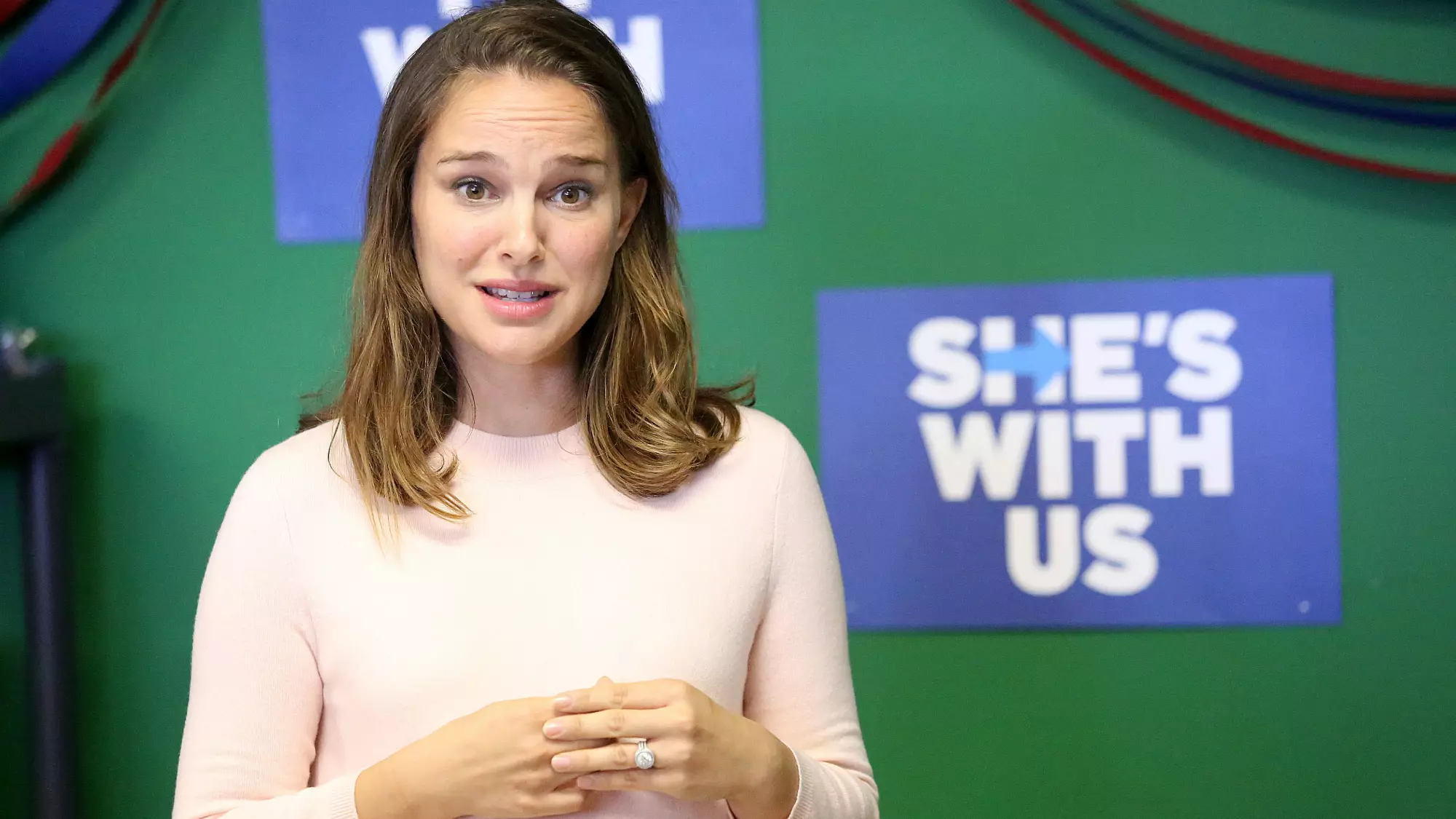 Natalie Portman bụ Hillary Clinton