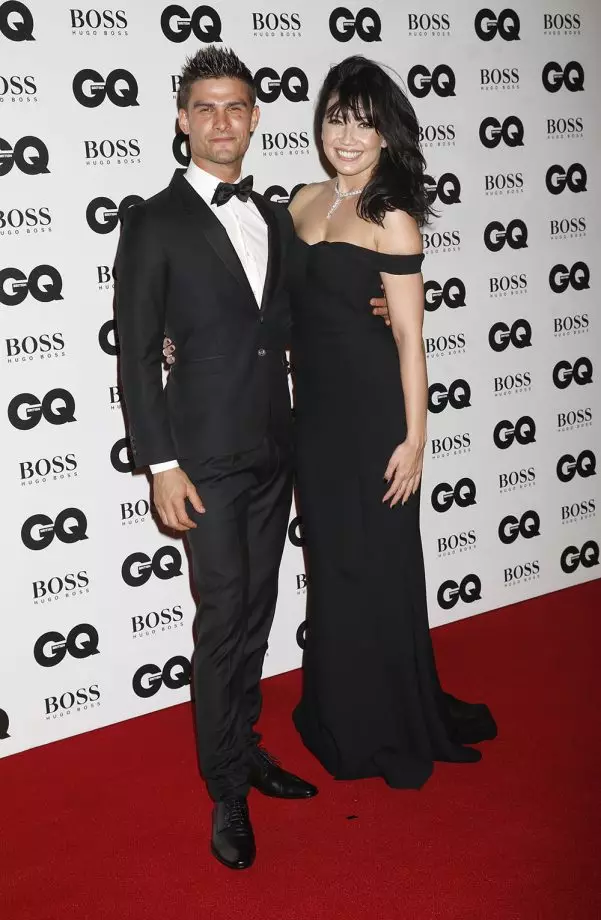 Aljaz Skorjanec ۋە Daisy Lowe ، GQ يىللىق ئەرلەر مۇكاپاتى ، قىزىل گىلەم