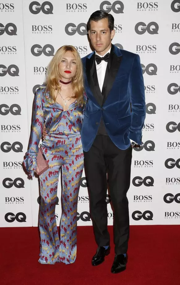 Josephine de la Baume နှင့် Mark Ronson၊ တစ်နှစ်တာအကောင်းဆုံး GQ Men ဆုများ၊ Red Carpet