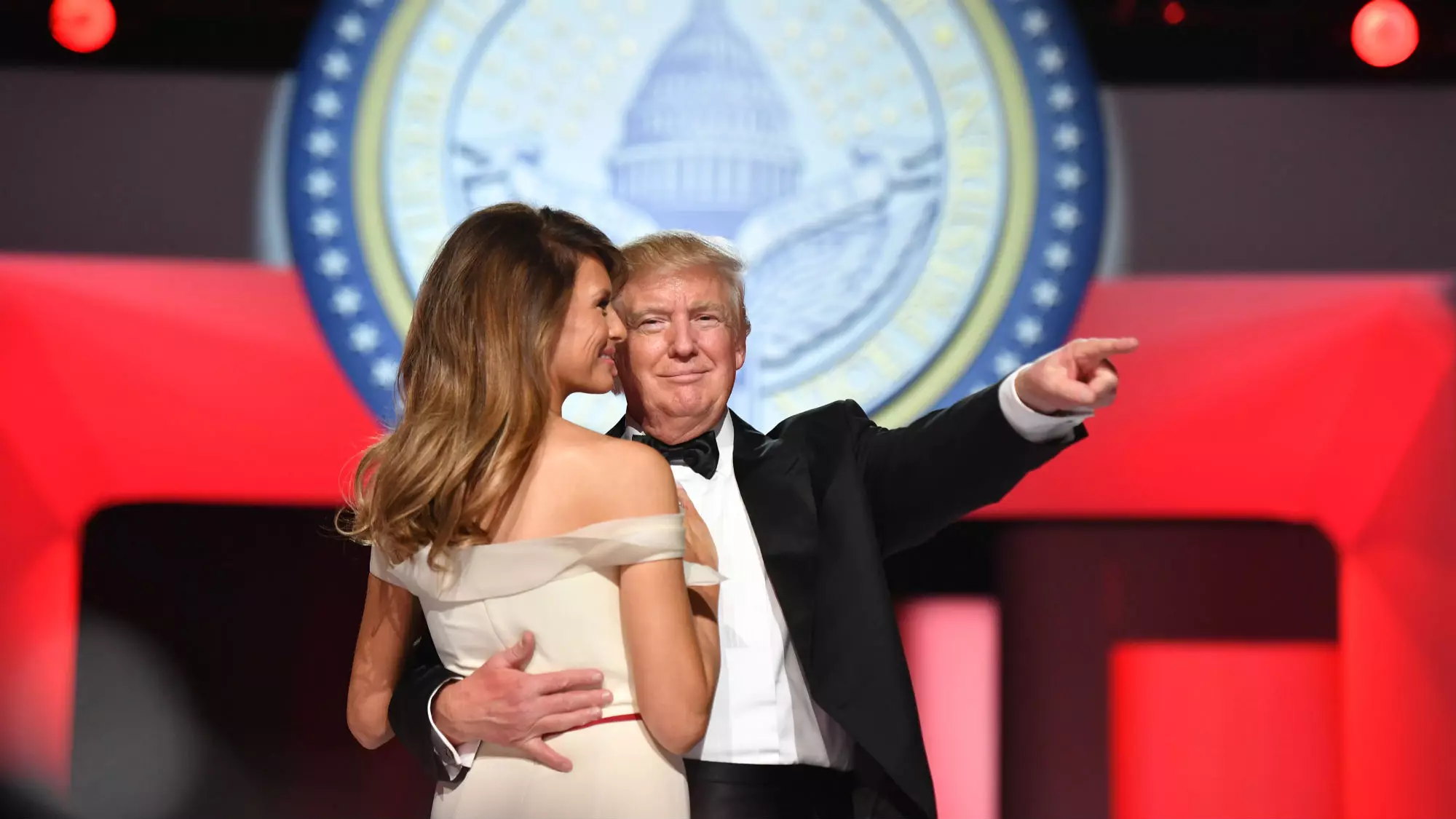 Pourquoi le langage corporel de Melania et Donald est si fascinant à regarder 2512_4