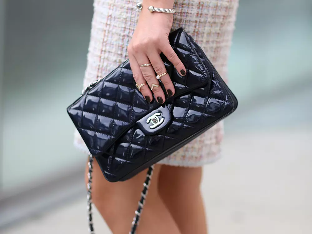 Beg kepak Chanel 2.55 dalam kulit paten