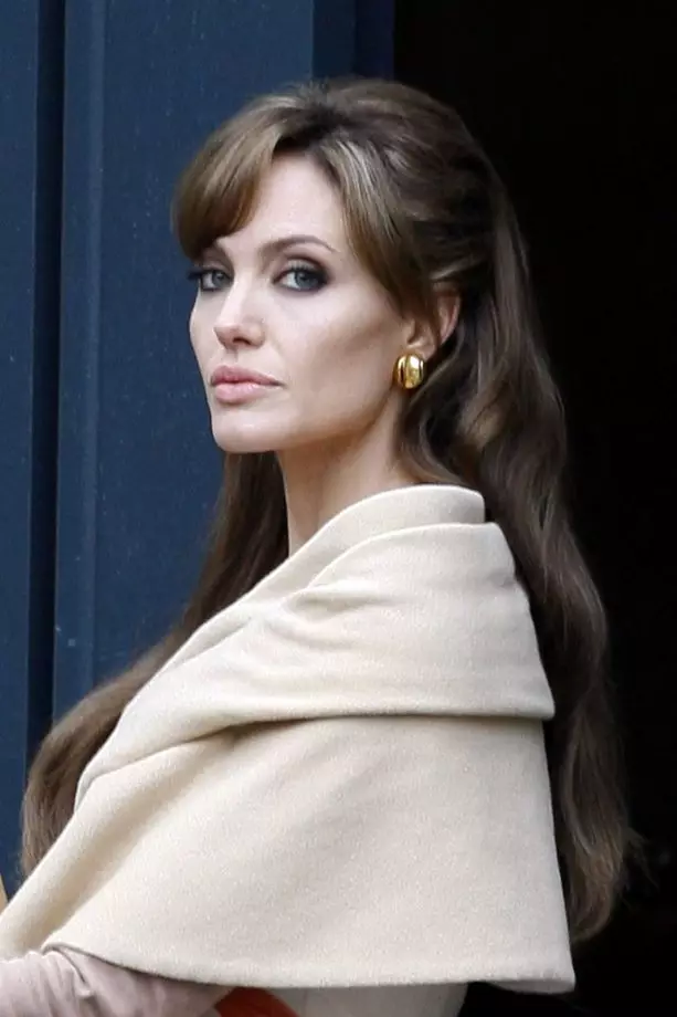 Angelina Jolie: Kev zoo nkauj evolution