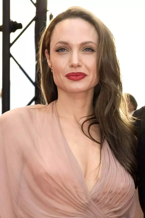 Angelina Jolie: Ilu evolutsioon