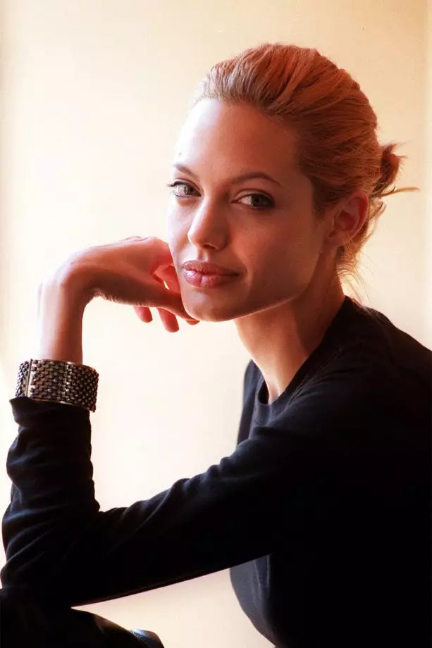Angelina Jolie: Evolucioni i bukurisë