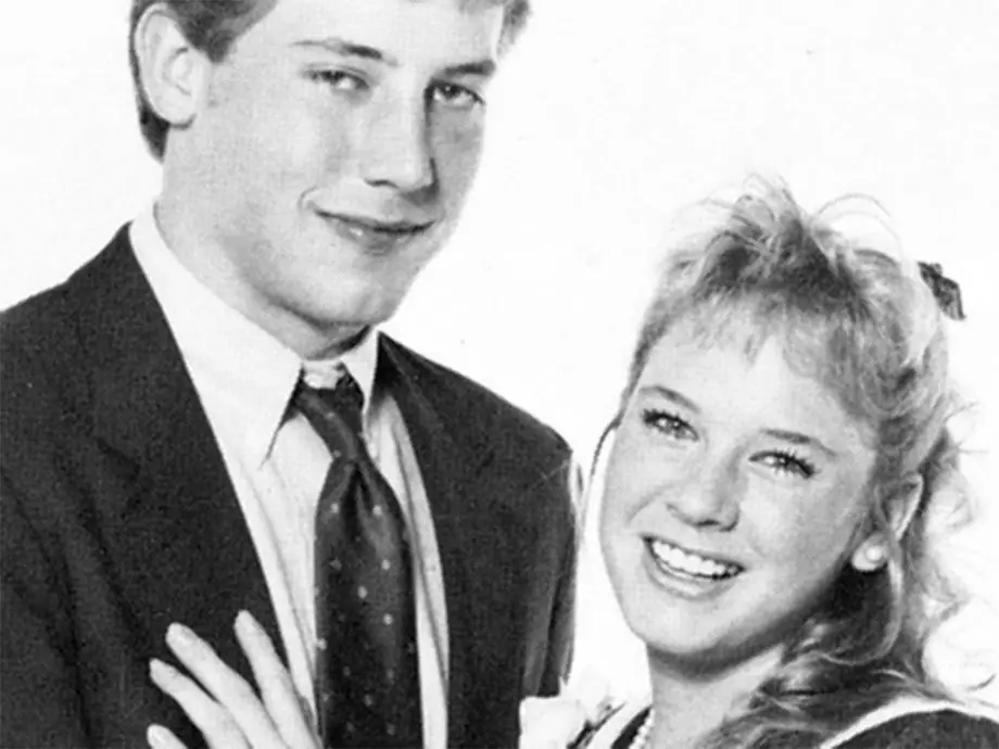 Renee Zellweger Prom Photo.jpg