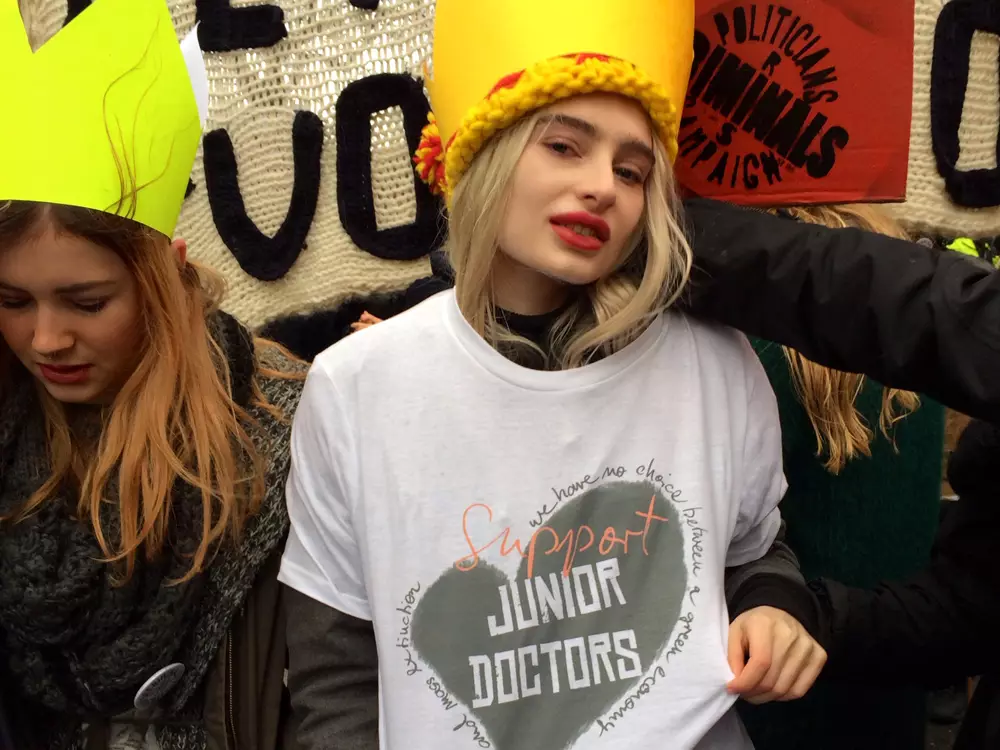 Vivienne Westwood T-Shirts Junior Doctors NHS 26400_2