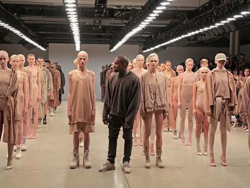 Kanye West presenterar Yeezy Season 2 Collection, Kim Kardashian och North West Attend 27193_2