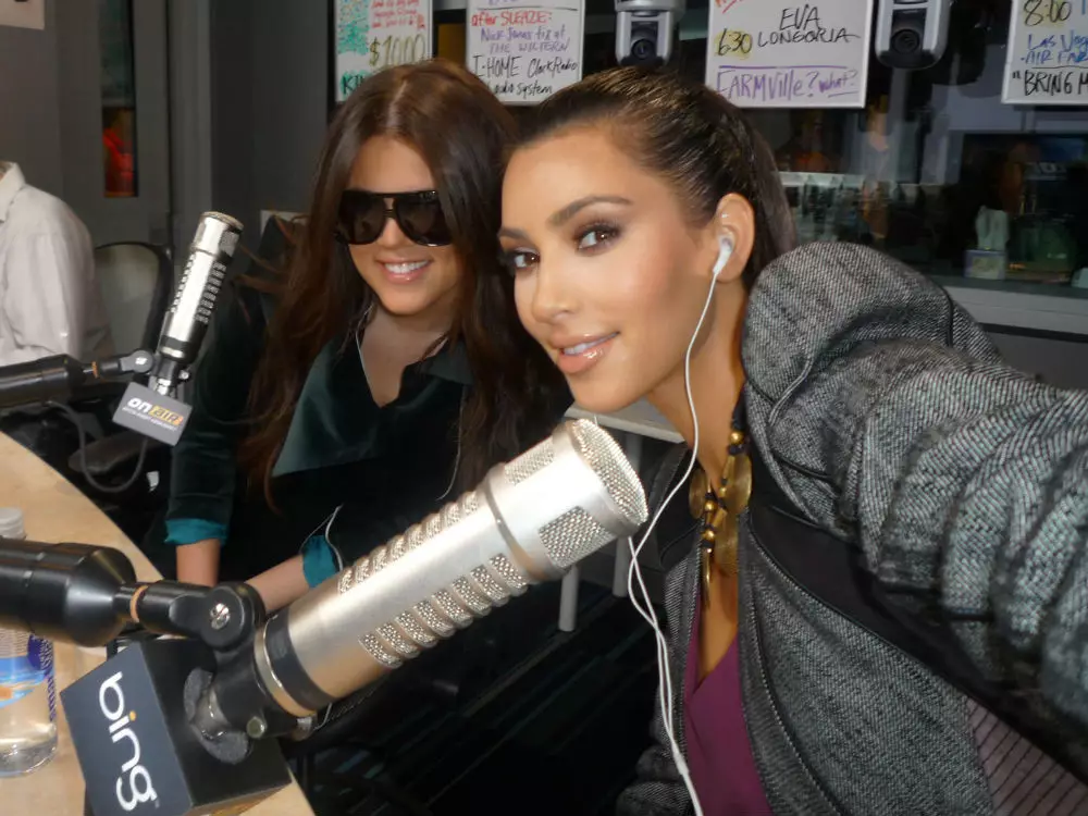 Kim Kardashian West: Pokukajte v njeno novo knjigo 'Sebična' 27421_1