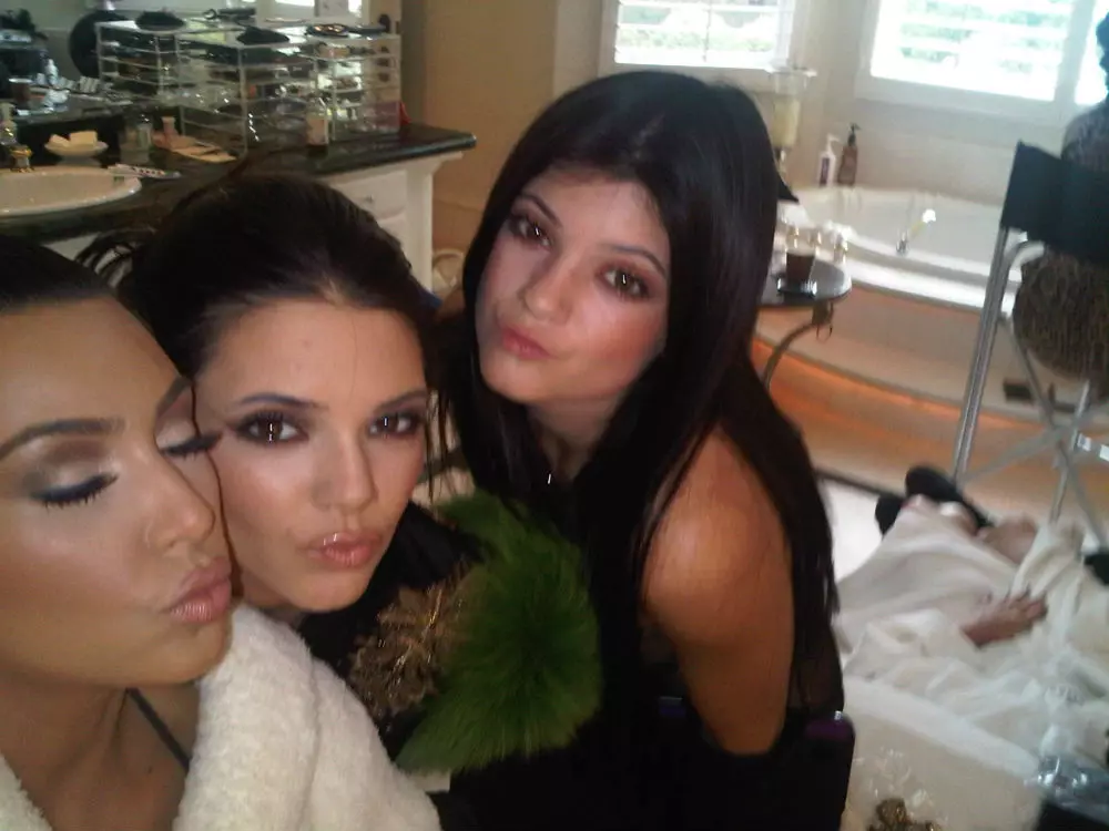 Kim Kardashian West: Zavirite u njezinu novu knjigu 'Sebična' 27421_4