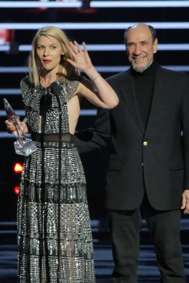 People's Choice Awards 2016 Red Carpet Photos