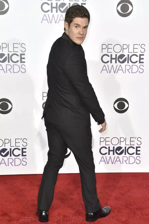 People's Choice Awards 2016 Red Carpet Photos