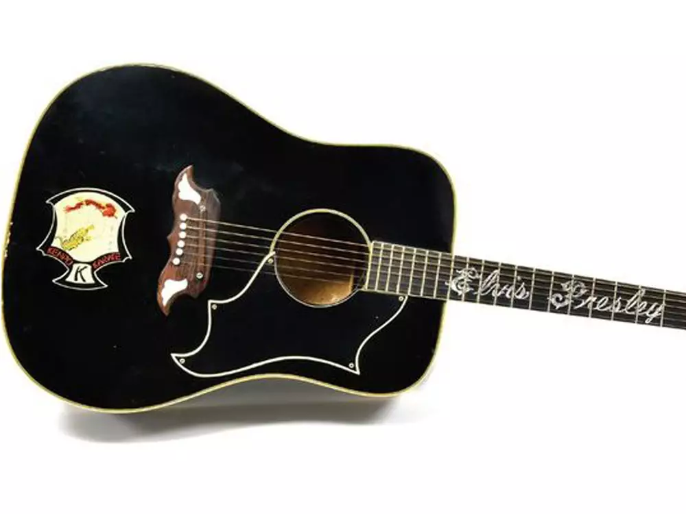 La chitarra di Elvis Presley è stata venduta a £ 184.000 27575_1