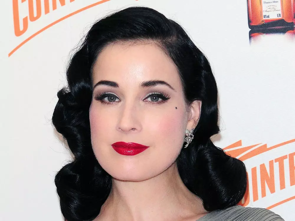 Dita Von Teese Talks Lingerie Style, Tetep Fit Jeung Naha Etsy Nyaeta Toko Vintage Paporit Her 27613_3