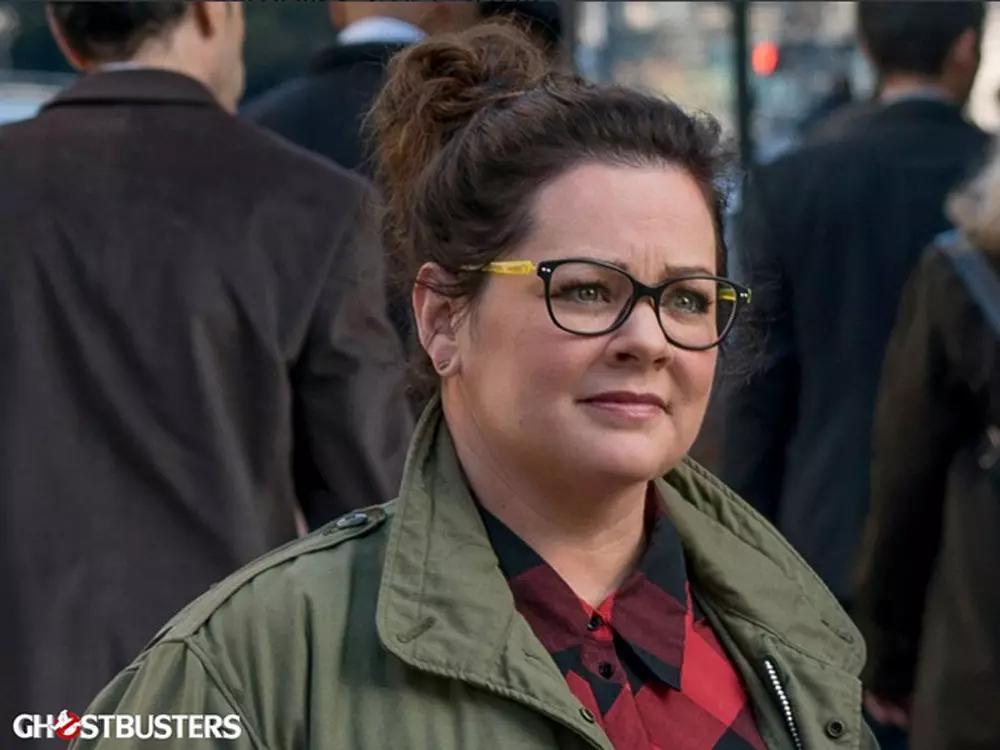 Chris Hemsworth interpreterà la receptionist nel film di Ghostbusters tutto al femminile 27764_2