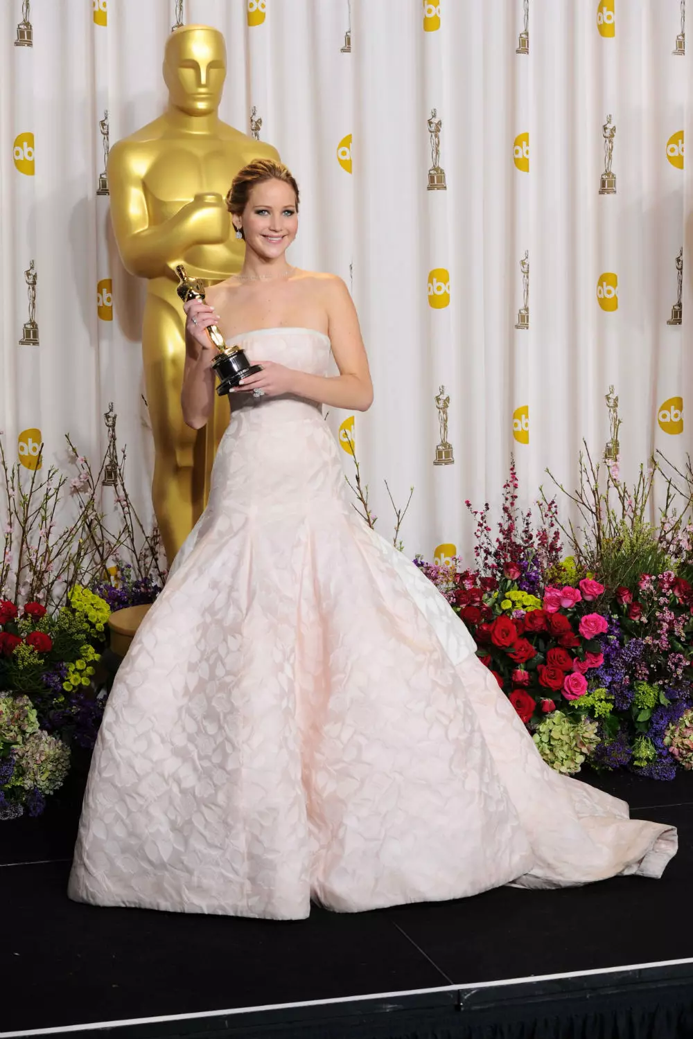 Jennifer Lawrence legjobb báli ruhái és vörös szőnyeges ruhái 28734_1