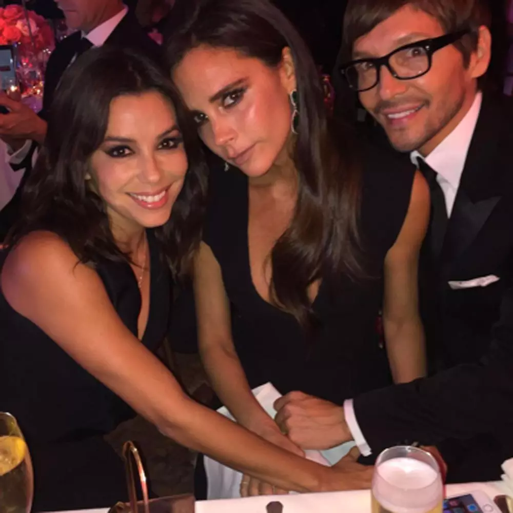 Victoria Beckham och Eva Longorias snygga röda mattan-återförening på Global Gift Gala 29185_4