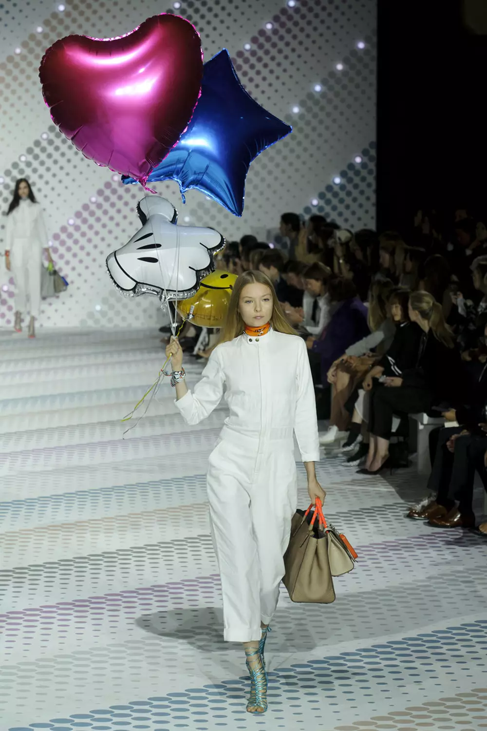 Anya Hindmarch SS15 संग्रह: उनको अचम्मको लन्डन फेसन सप्ताह शो हेर्नुहोस् 29648_2