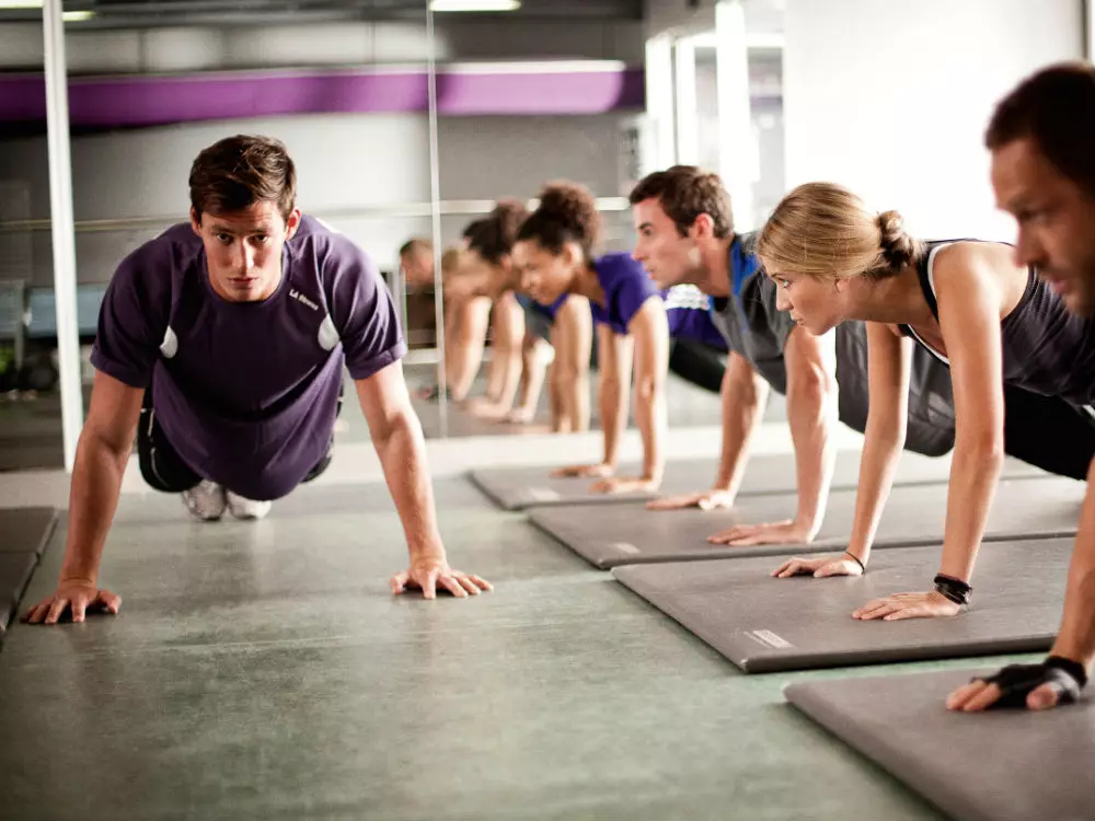 Workouts für die Mittagspause: Die schnellen Übungskurse, die Sie jetzt ausprobieren können 30093_2