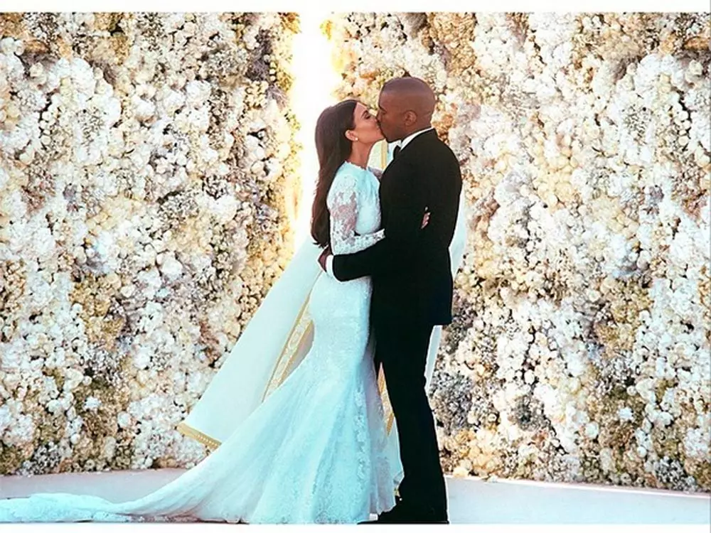 Zdjęcie ślubne Kim Kardashian edytowane przez Kanye Westa na cztery dni 30398_1
