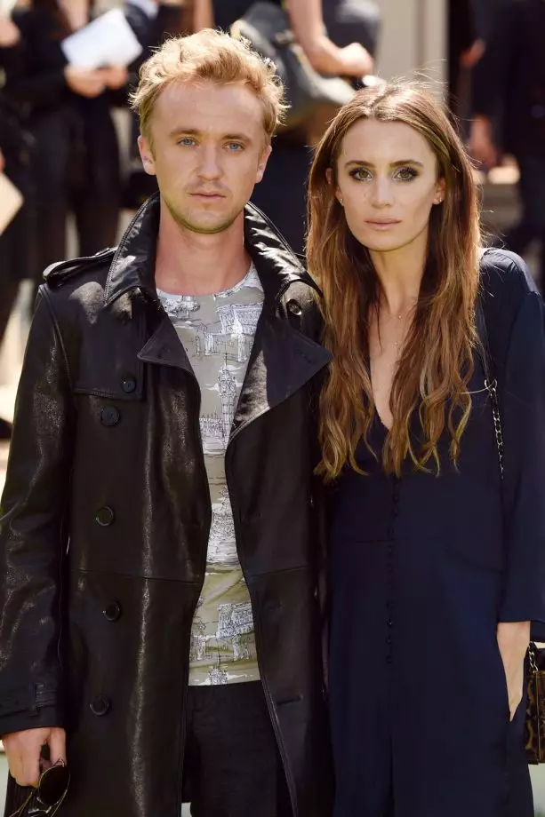 Tom Felton A Jade Gordon Yn Mynychu Burberry Prorsum Gwanwyn/Haf 2015 Yn Y Casgliadau Llundain: Dynion