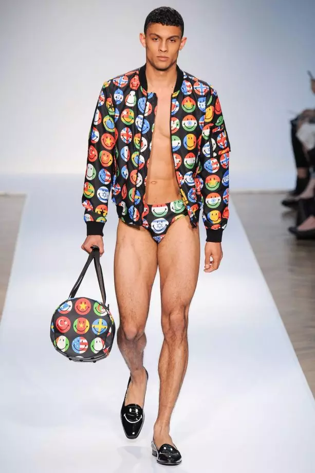 Moschino баҳор/тобистон 2015 Дар Коллексияҳои Лондон: Мардон