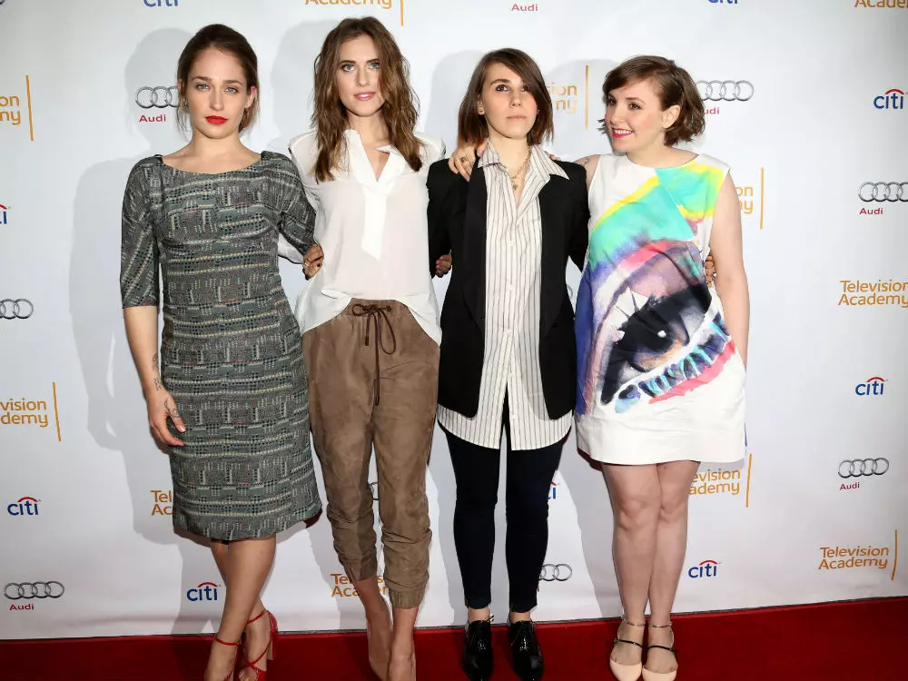 Lena Dunham Wears An Eye On Her Dress - A Je to vlastne roztomilé 30974_1