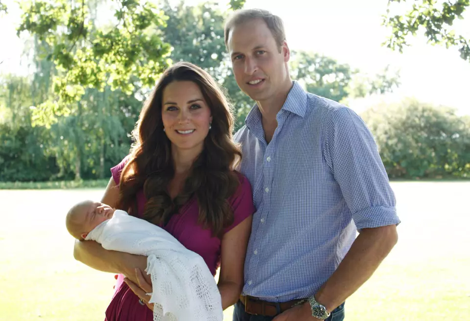 Leanann an Prionsa George Céimeanna iontacha Kate Middleton (Níos luaithe ná mar a shíl tú) 30989_3