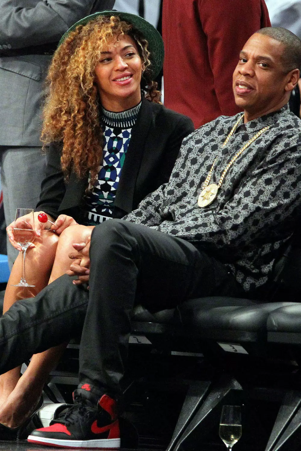 Beyoncé da Jay Z Sip Champange A Wasan Nets na Brooklyn